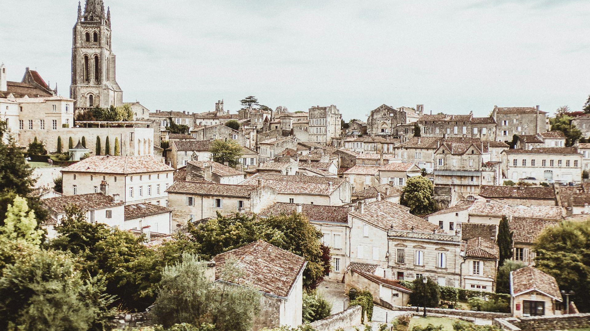 Employment laws in France: compliance guide